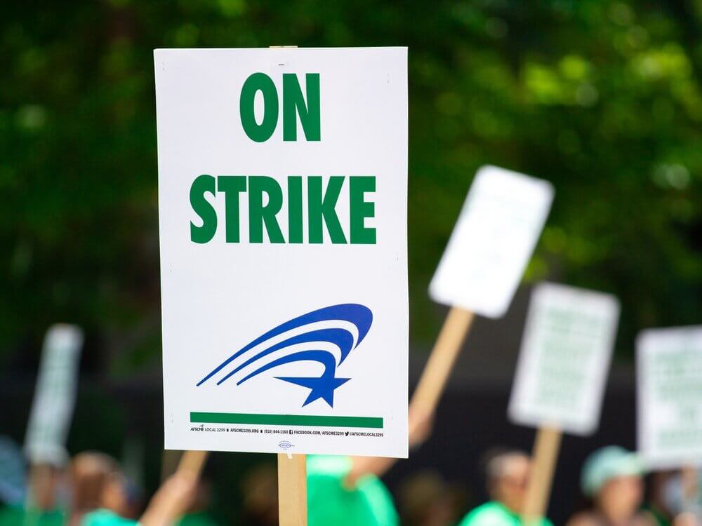 ANALYSIS OF STRIKES IN ESSENTIAL SERVICE INDUSTRIES AND IN INDUSTRIAL ...